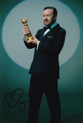 RICKY GERVAIS signed Autogramm 20x30cm MUPPETS MOST WANTED in Person ...