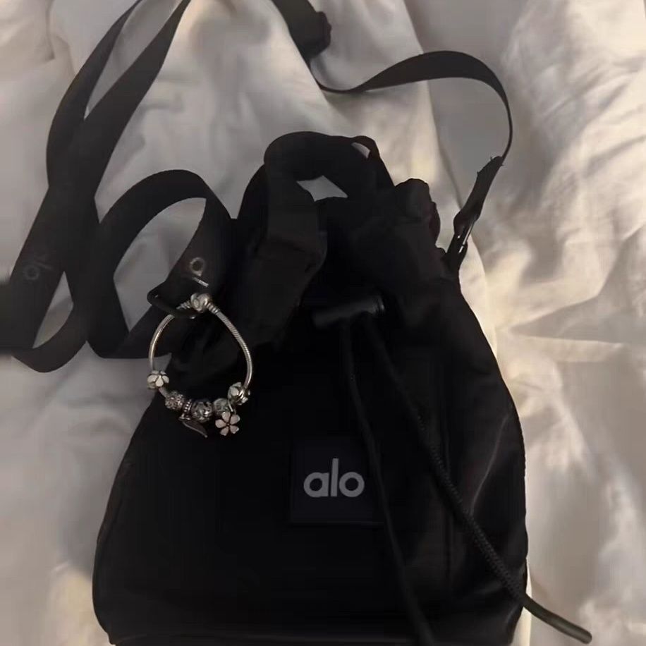 oIO Women's Large Capacity Crossbody Bucket Storage Bag | eBay