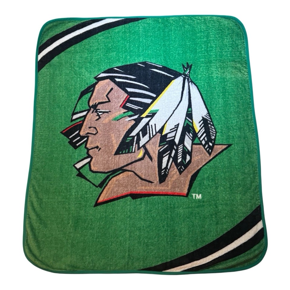 Vintage UND - University of North Dakota Fighting Sioux Logo Throw ...