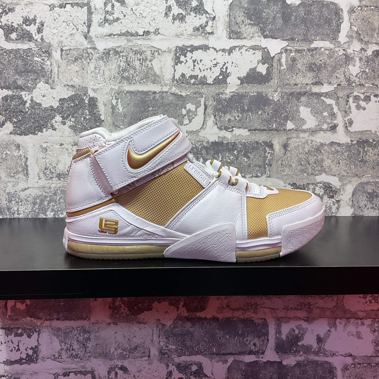 Men Nike Zoom Lebron 2 Retro 'Maccabi' White Gold DJ4892-100 Size 9.5 ...