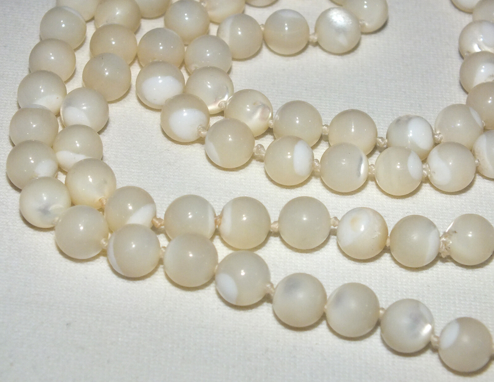 Rare Vintage Mother of Pearl Round Beads Necklace 31