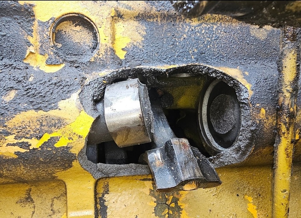 Caterpillar CAT 3204 Diesel Engine Fuel Injection Pump LOADER 931 931B ...