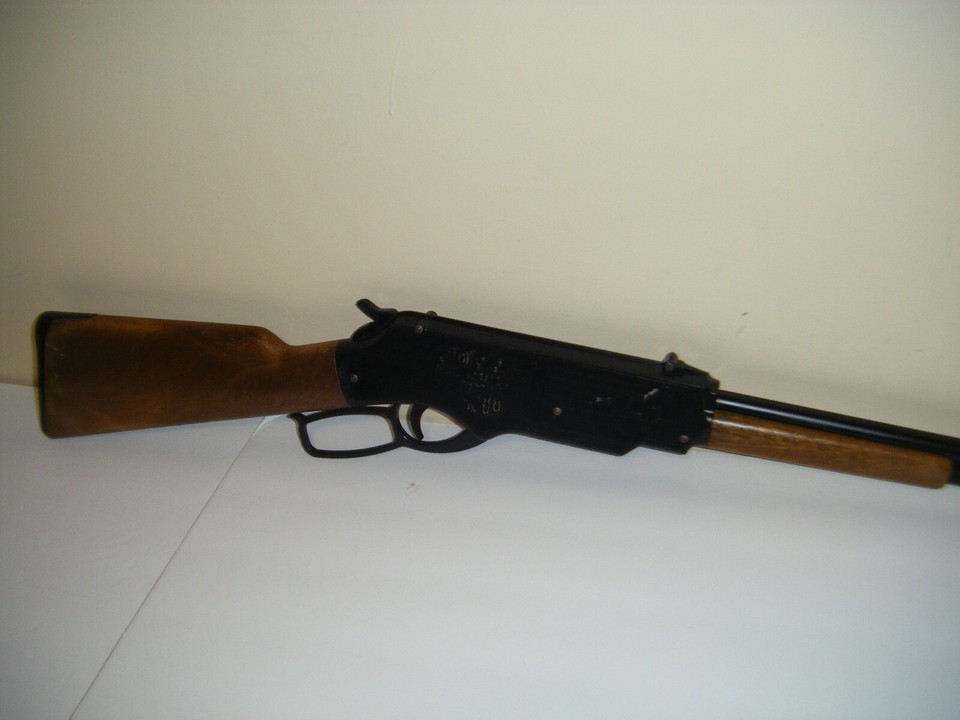 Edison Giocattoli "Speedy Kid" Winchester Rifle Shoots Gummy Bullets ...