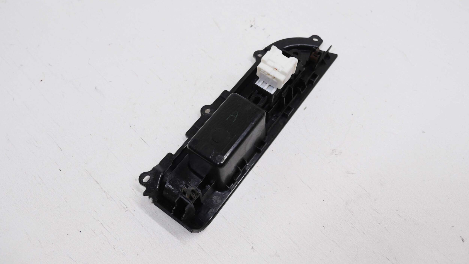 LH Front Door Power Window Winder Switch Button - Fits Nissan X-Trail ...