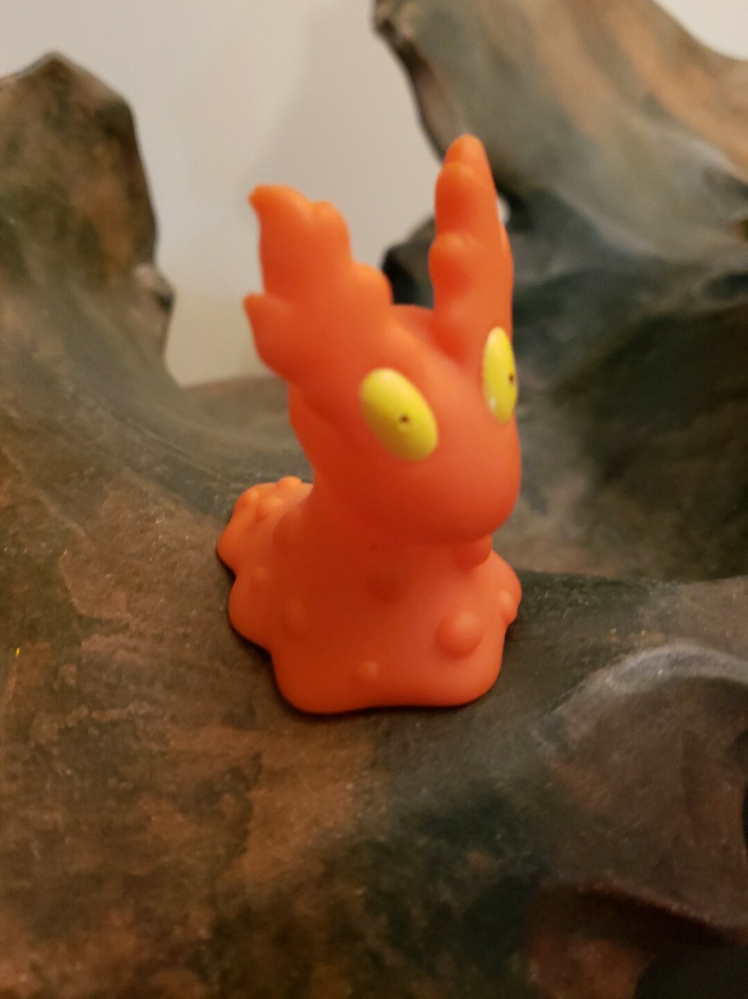 Pokemon SLUGMA Finger Puppet Bandai JAPAN Figure 1997 Nintendo 2" NEAR ...