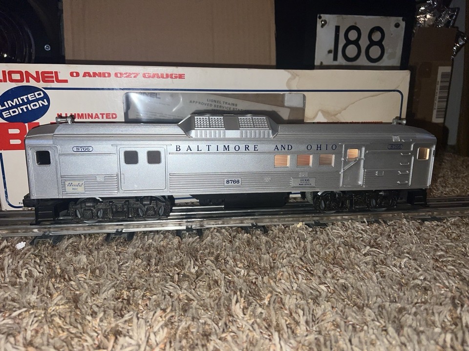 Lionel Trains 6-8766 Illuminated Powered BUDD Commuter Passenger Car ...