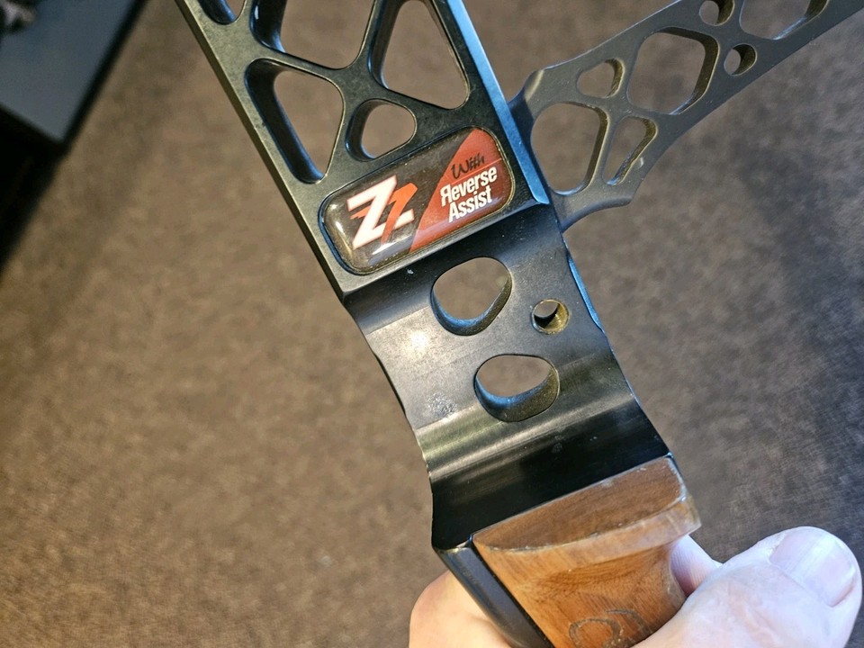 Mathews Solocam Z7 Compound Bow 70/30 RH Black | eBay