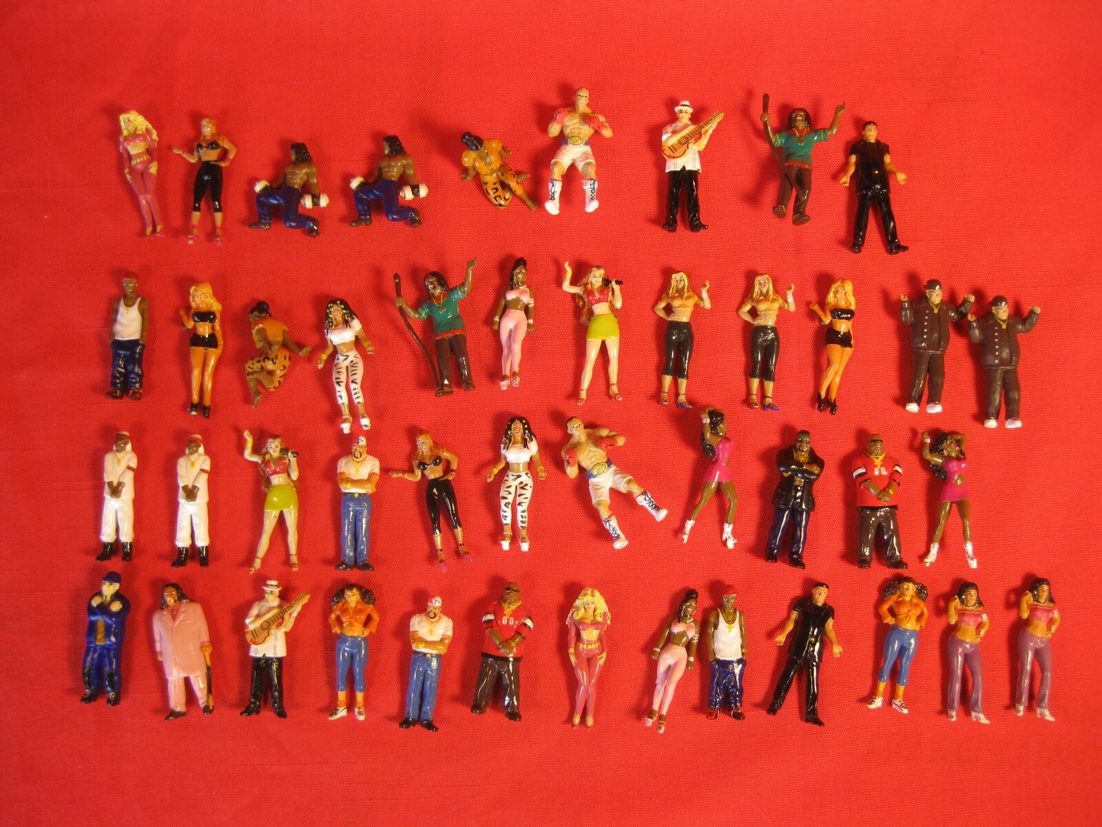 2001 A&A PLASTIC HOMIES ACTION SCALE PEOPLE FIGURES LOT OF 45 PIECES ...