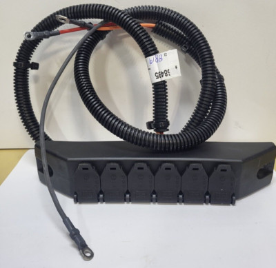 GENUINE OEM JOHN DEERE AUXILIARY POWER STRIP RE68495 | eBay