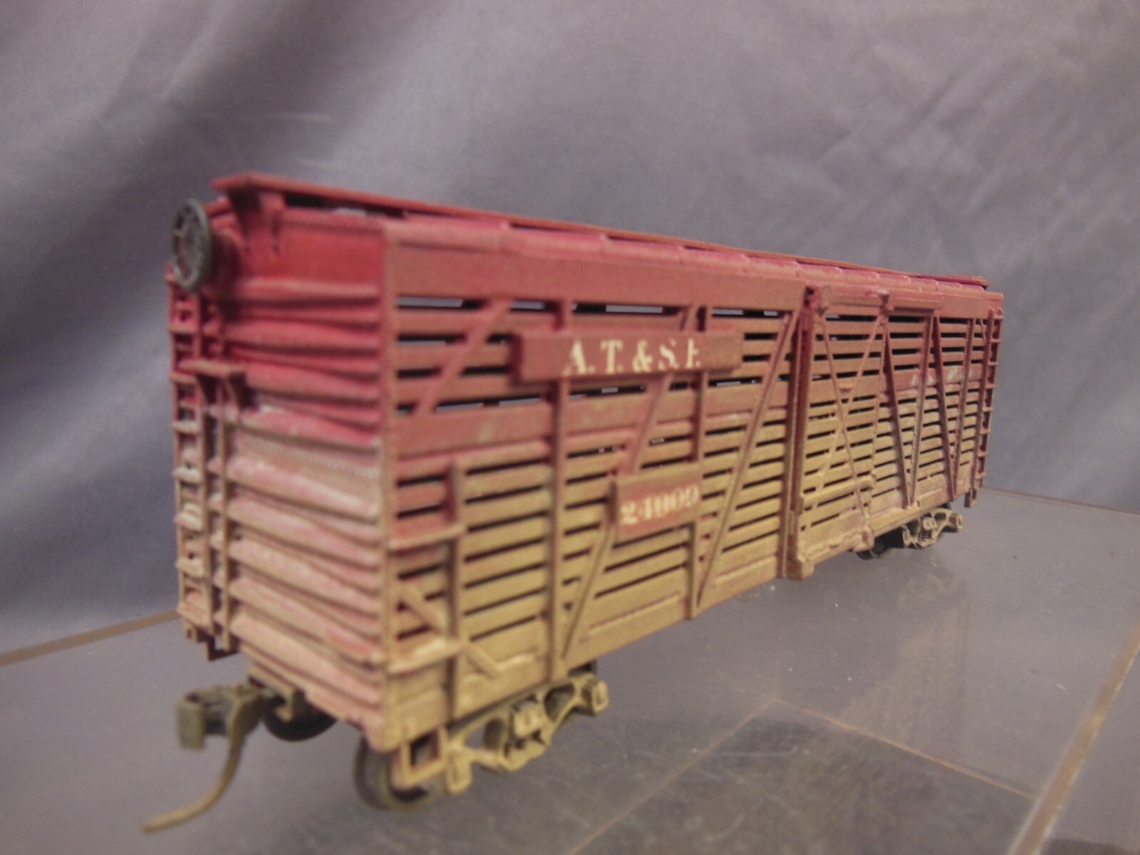 HO SCALE WEATHERED ATSF 24009 SANTA FE 40' STOCK CAR | eBay