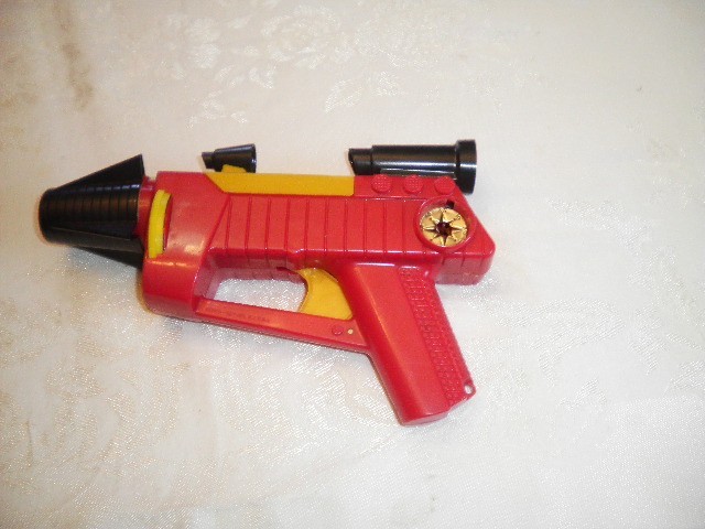 Vintage 1950s 60`s REMCO SPACE LASER GUN Toy Yellow, Red & Black | eBay