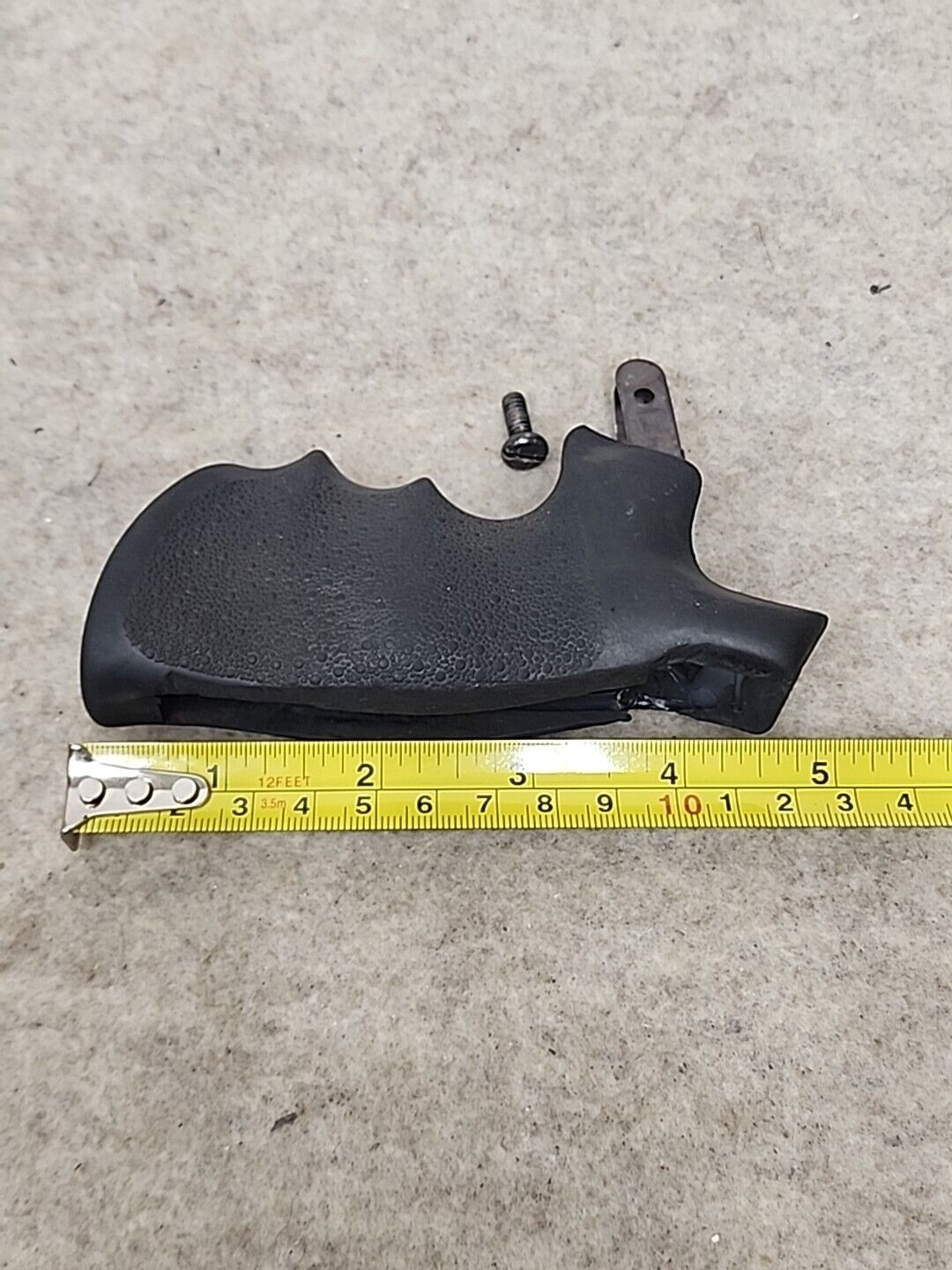 Taurus Medium Frame .38 Special Revolver Black Rubber Grips (Bottom ...