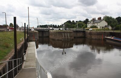 Photo 12x8 Diglis locks on the River Severn Worcester Looking down ...
