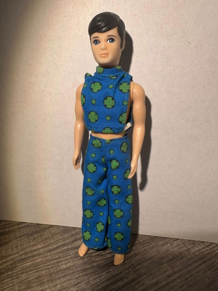1970s Topper Dawn Doll GARY wearing Groovy Gear w/doll stand Nice! | eBay