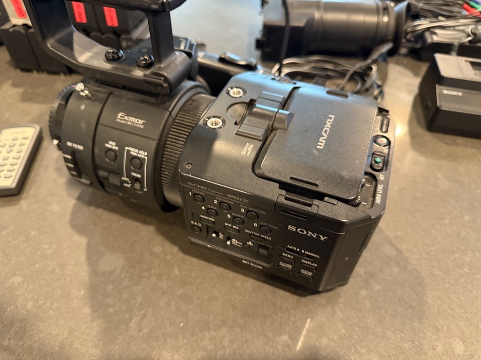 Sony NEX-FS700R Super 35 4K RAW Camcorder w Sony FE f4, 16mm - 35mm ...