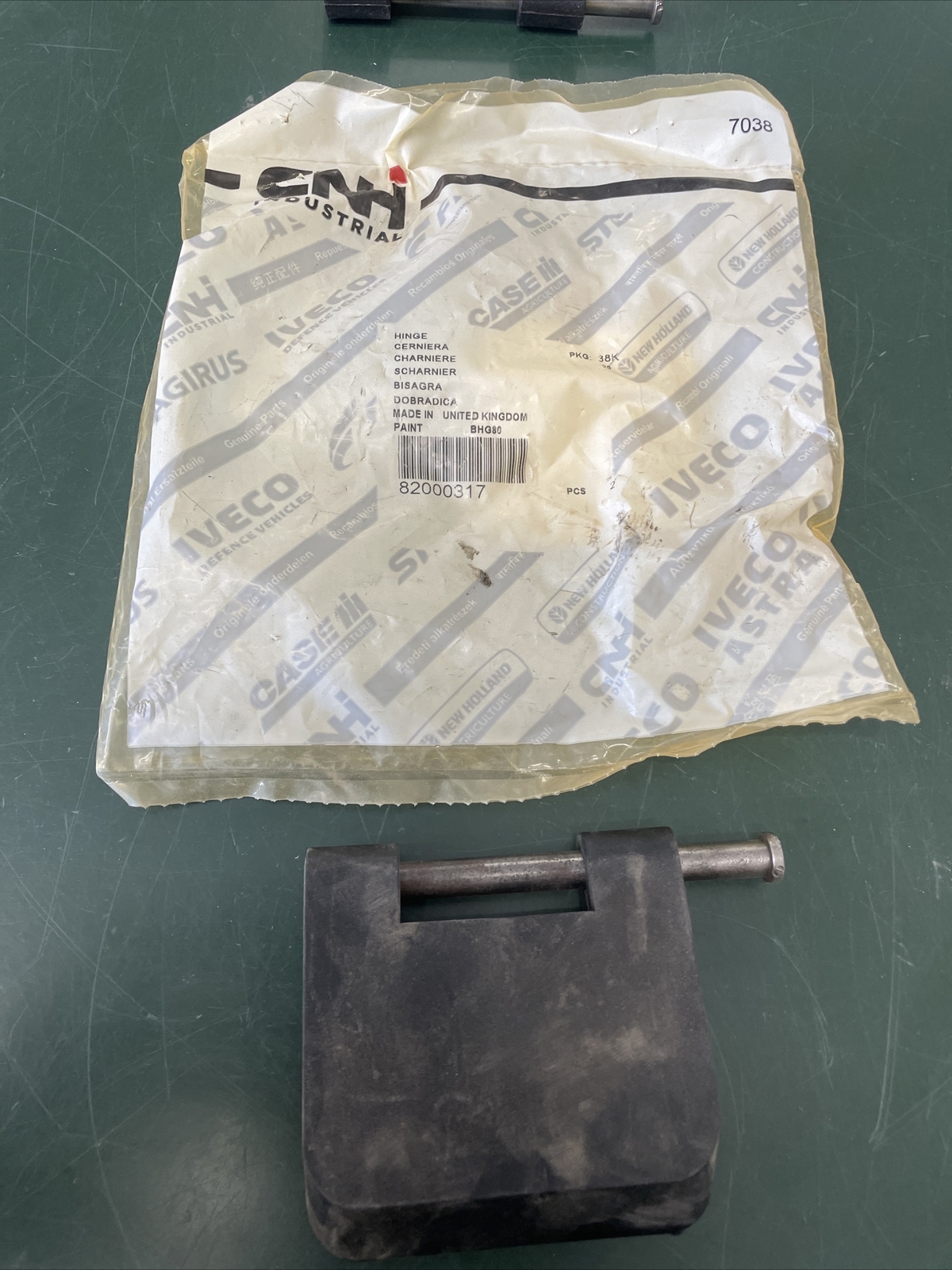 CNH Rear Window Hinge 82000317 Fits Case/International MXM120 MXM130 ...