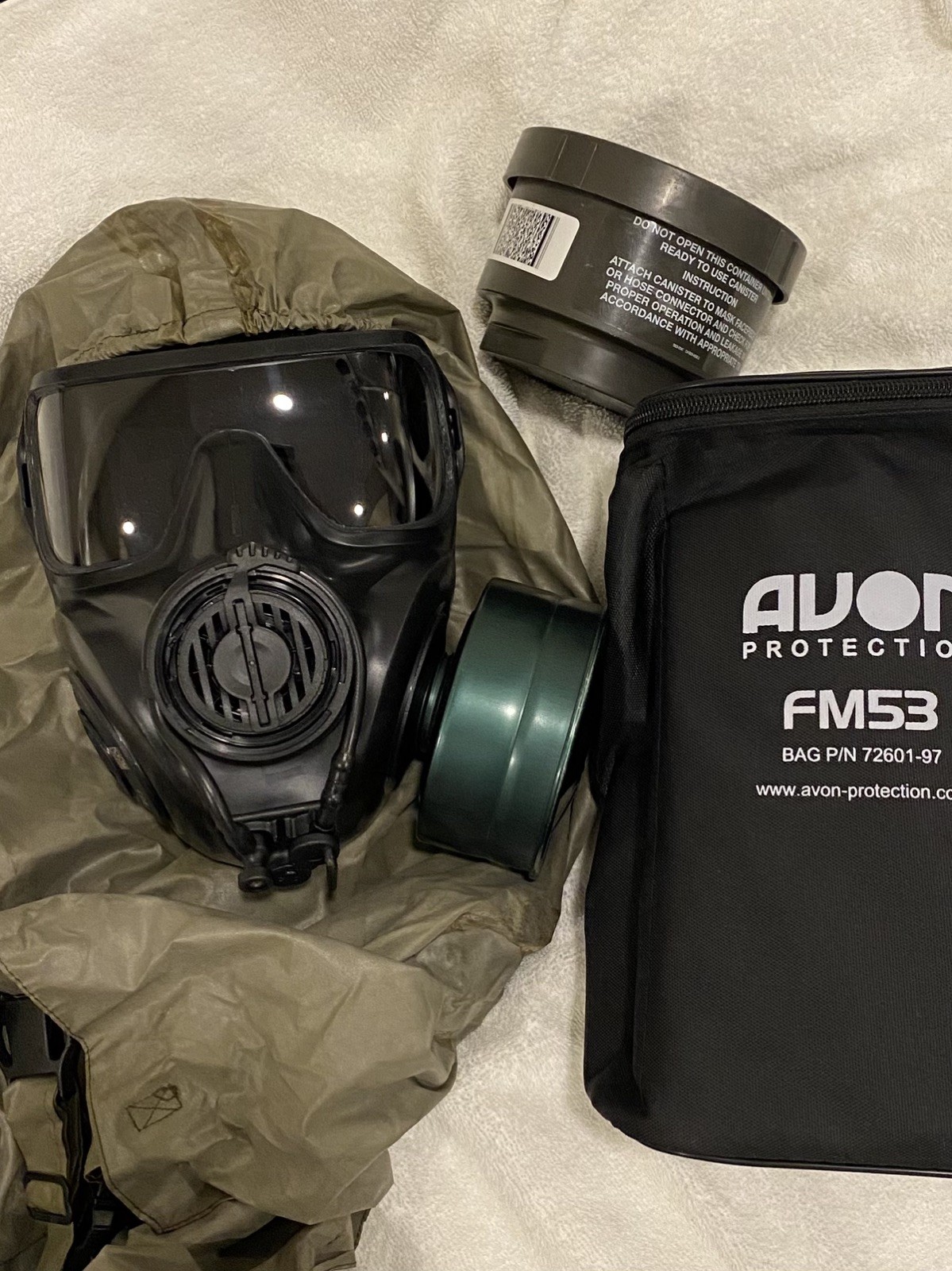 Avon FM53 Gas Mask MEDIUM w two filters, manual, carry bag & universal ...