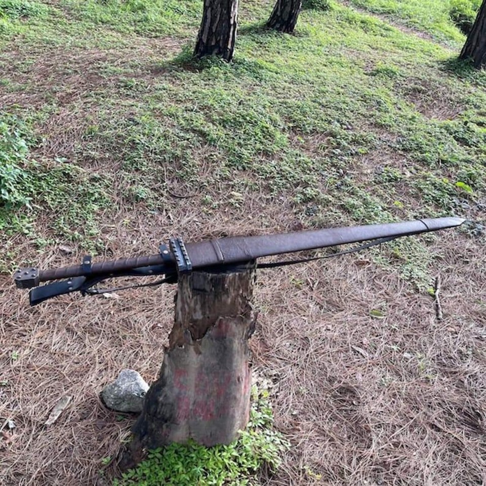 Handmade 54 inch Carbon Steel Guts Raider Anime Sword | Berserk ...