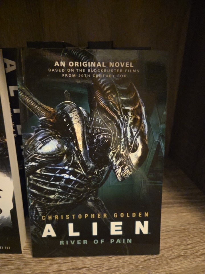 Alien Aliens Series 12 Books Moore Lebbon Golden Ochse Sigler Waggoner ...
