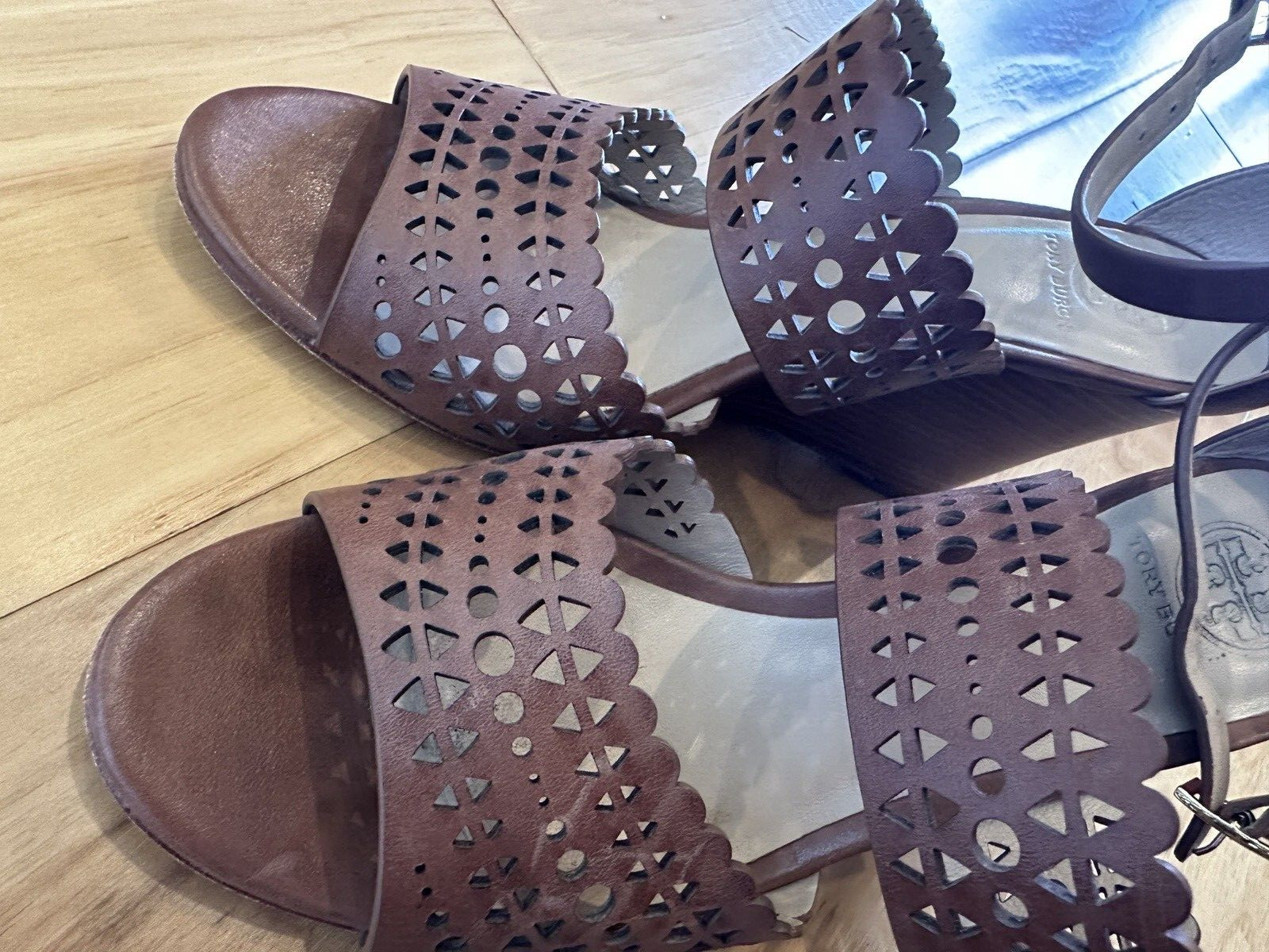 Tory Burch Perforated Nutria Brown Leather Wedge 6.5 m - Gem