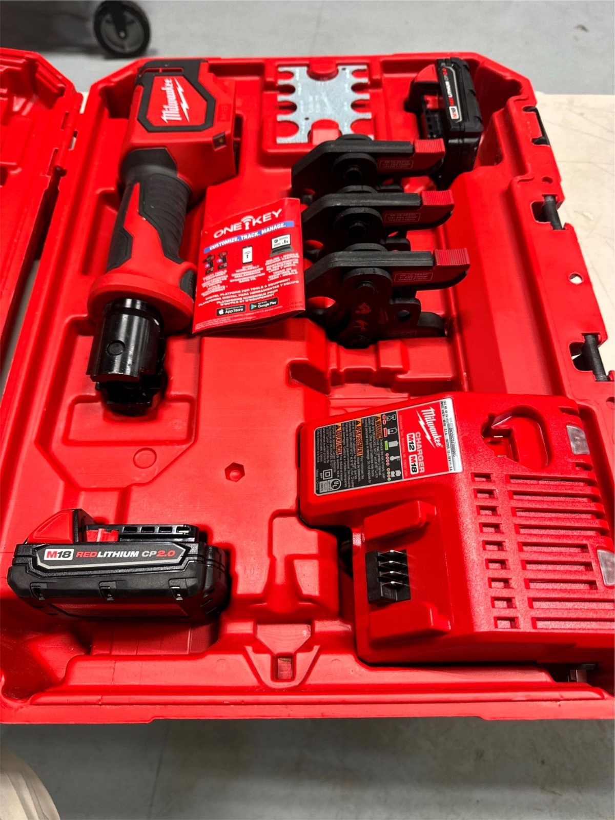 Milwaukee 2674-22C Short Throw Press Tool Kit w/ PEX Crimp Jaws ...