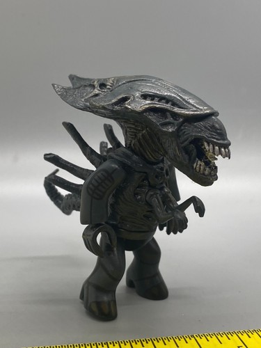 Mezco Mez-Itz Alien Warrior Queen Series 1 Prometheus Miniature Action ...
