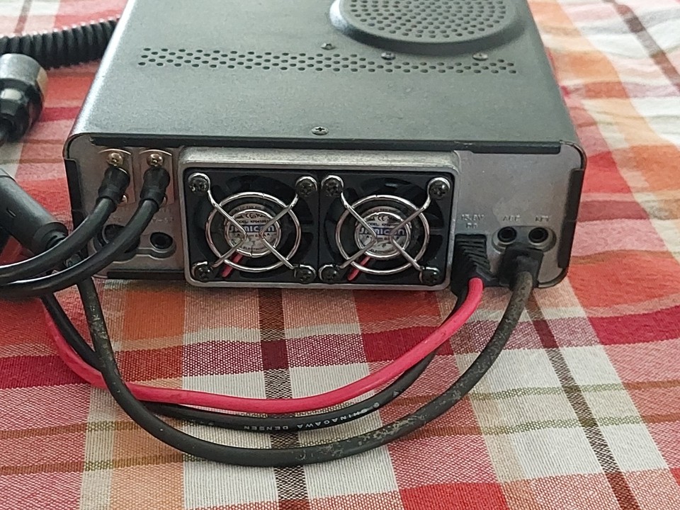 Yaesu FT-100d Amateur Ham Radio Mobile HF/VHF/UHF all-mode transceiver ...