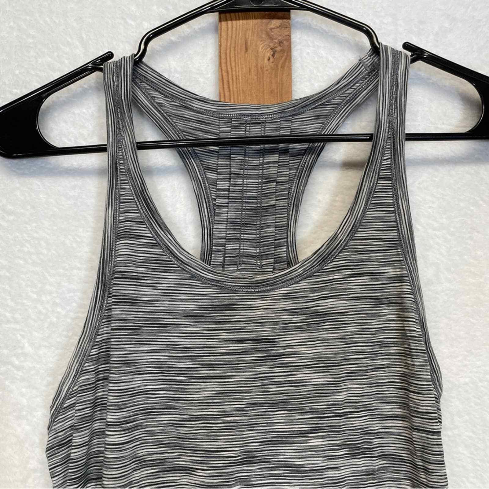 Lululemon Gray & White Sleeveless Racerback Tank Top … - Gem