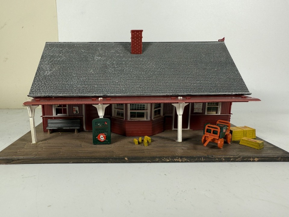 VTG 1958 Revell HO SCALE Model Train Buildings: Station House Revel ...