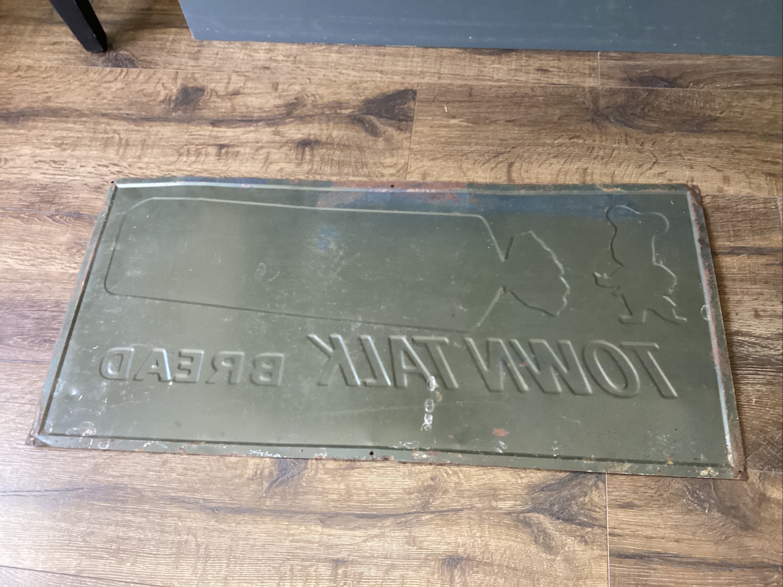 VINTAGE 1967 BRAUN'S TOWN TALK BREAD GAS OIL 33” EMBOSSED METAL ...