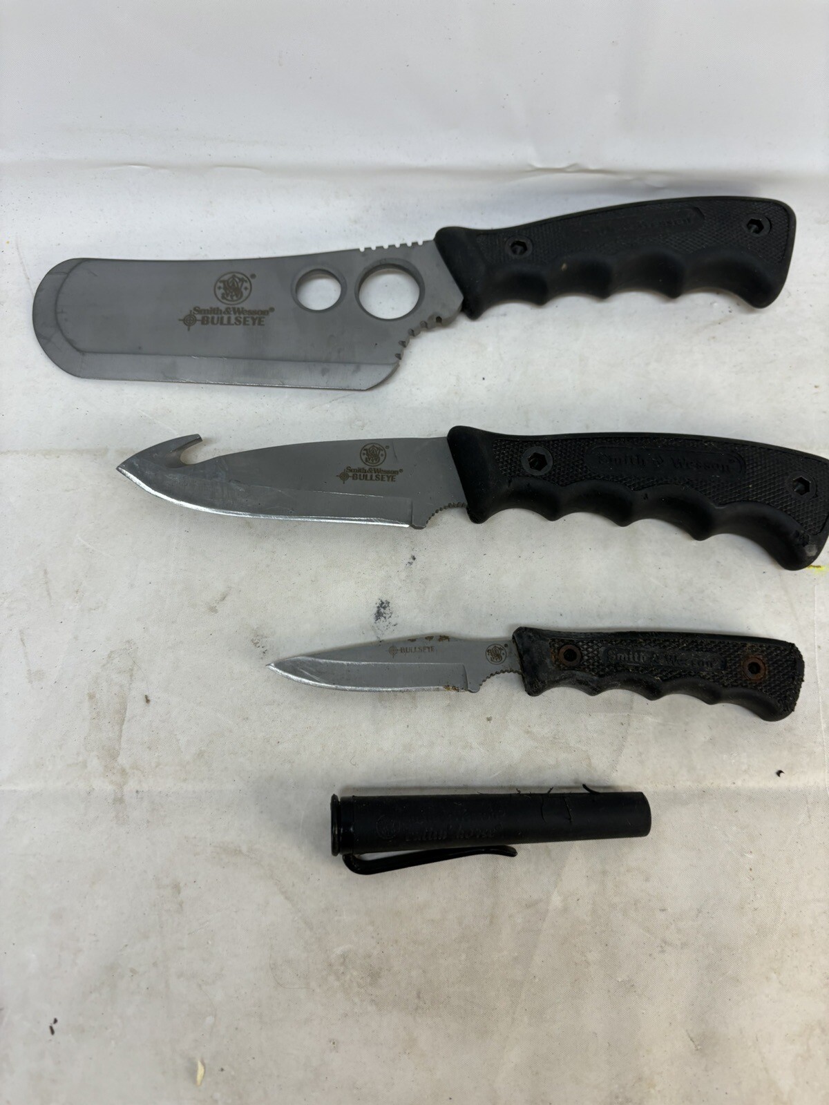 Smith & Wesson Bullseye Hunting Knife Set - Cleaver CK300 Skinner CH200 ...