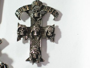 Guns N Roses Pin Badge, Lapel Pin, Vintage, (1 pin only the Gallery Pic ...