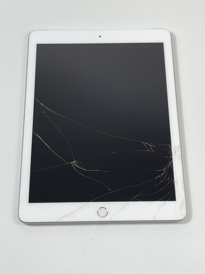Apple iPad 6 32GB A1954 Silver (Wi-Fi) - Glass Cracked | eBay