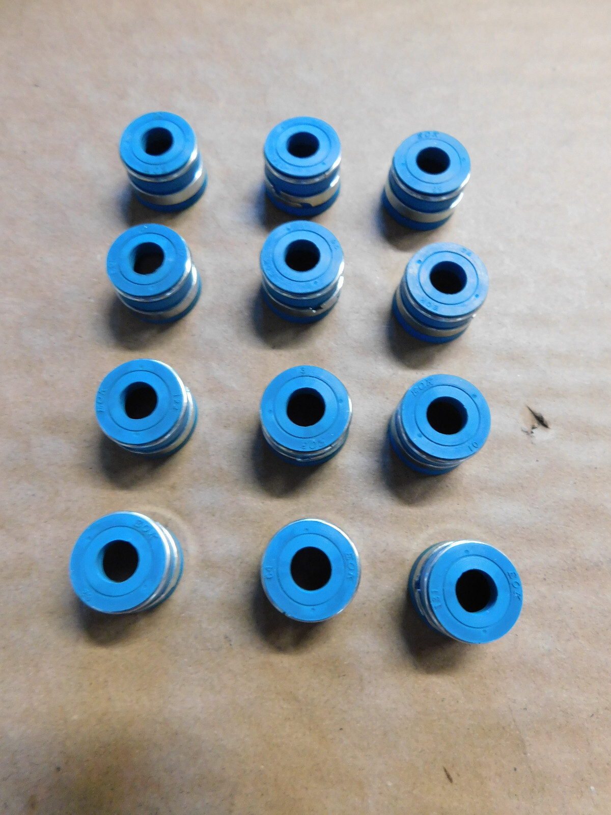 Detroit 10185 Engine Valve Stem Seal Set for 89-2002 Ford 3.0L V6 87-93 ...