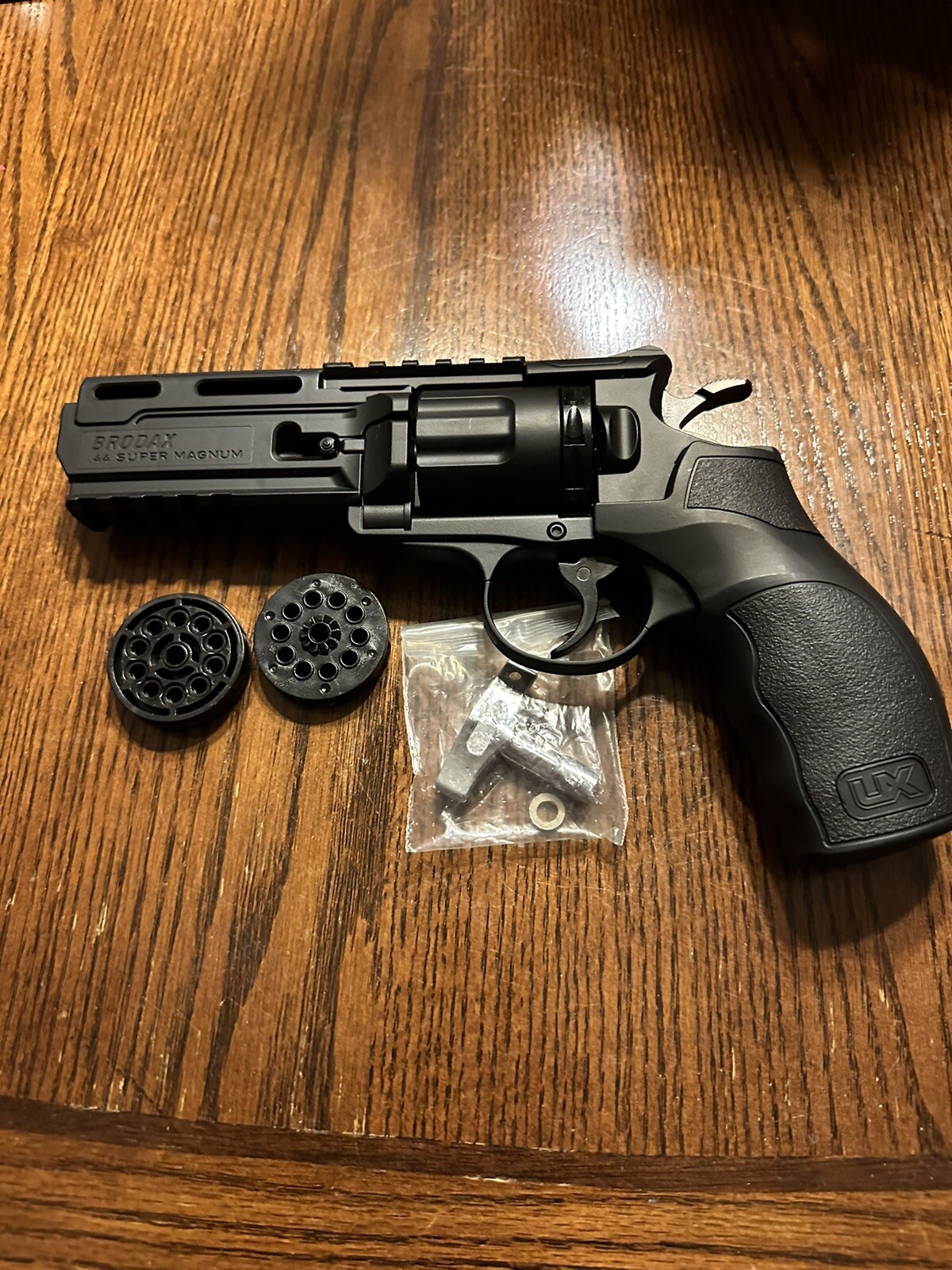 Umarex Broadax Co2 Revolver Airpistol 4.5 / .177 Air Pellet Gun ...