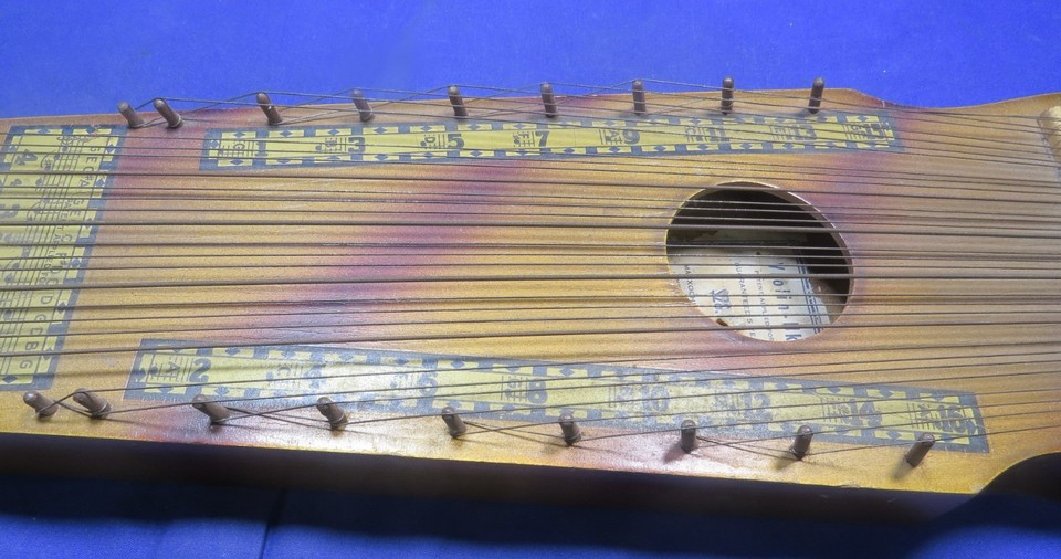 Marxochime Colony 32-string Viloin-Uke: Circa 1948 - Original Box ...