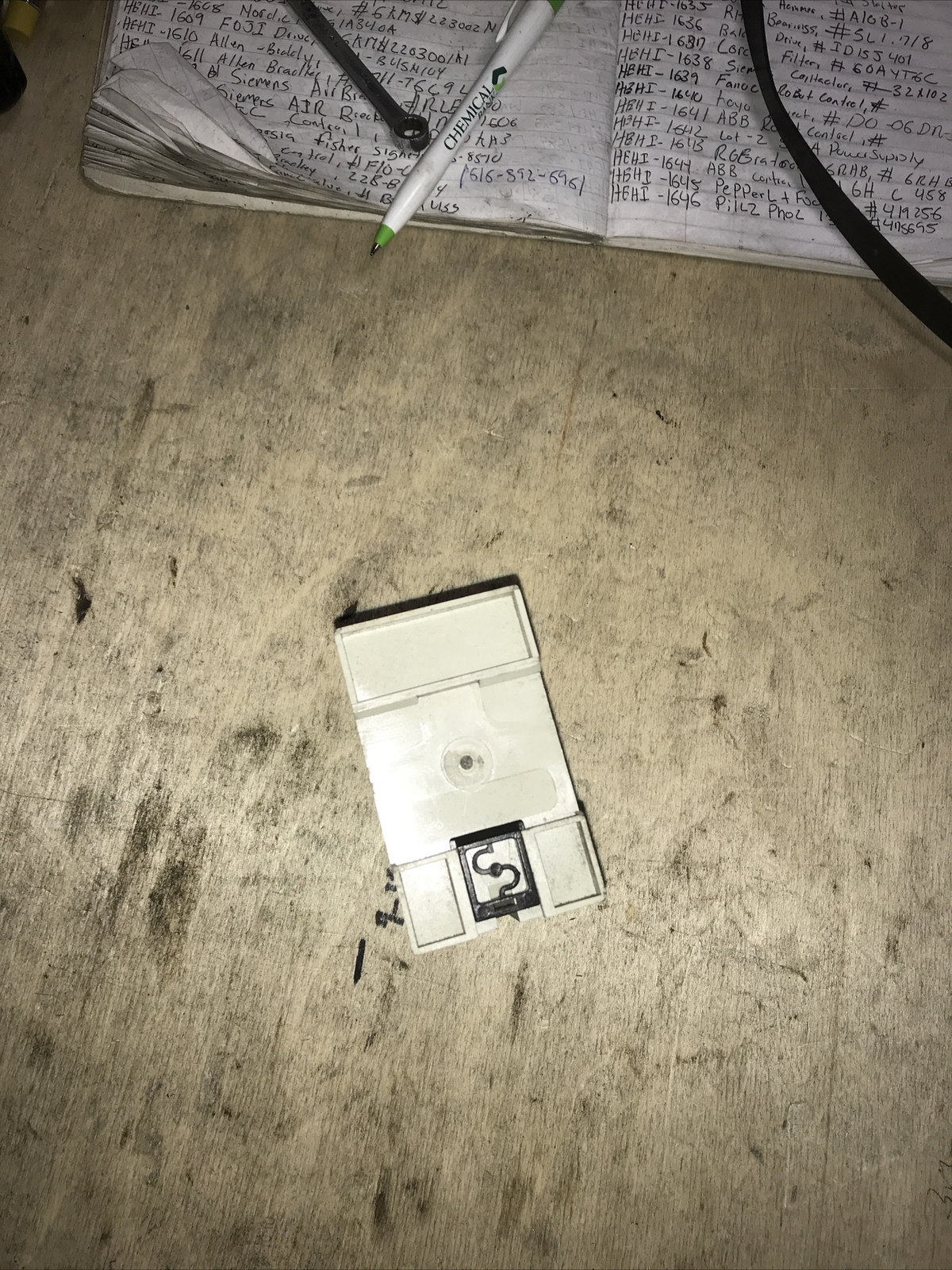 Banner AT-AM-2A 115VAC Duo-Touch Safety Control Relay for sale online ...