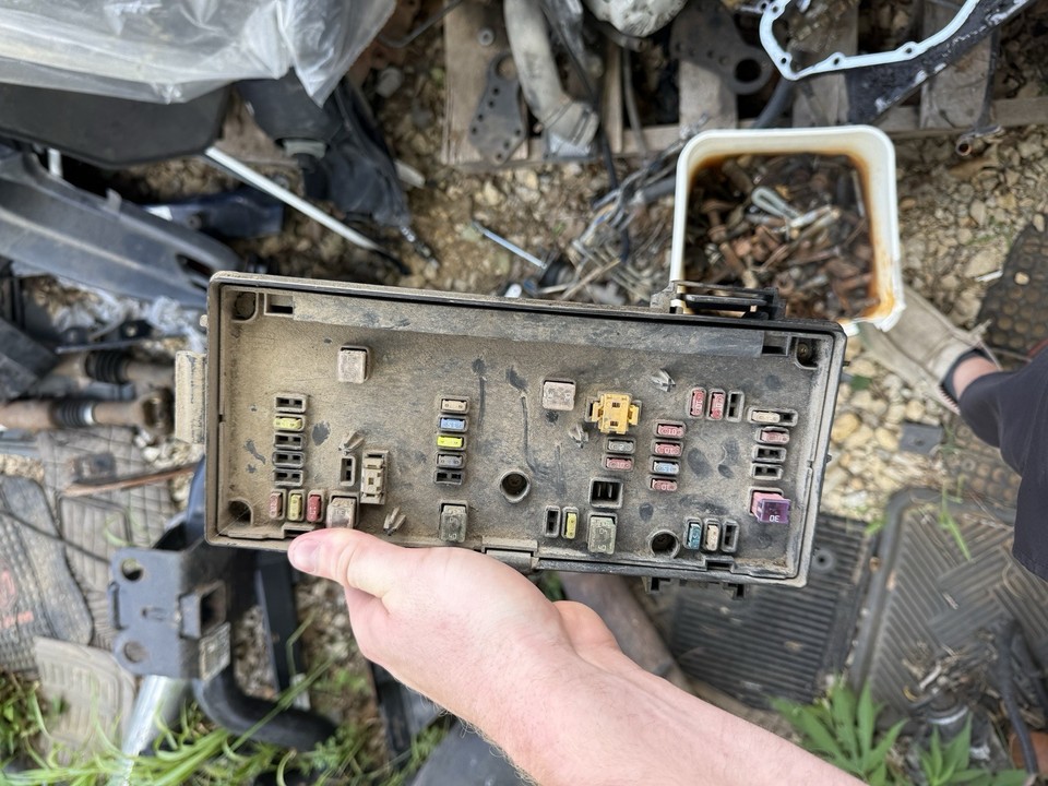 2006 RAM 3500 5.9 CUMMINS MULTIFUNCTION TIPM CONTROL FUSE BOX MODULE ...