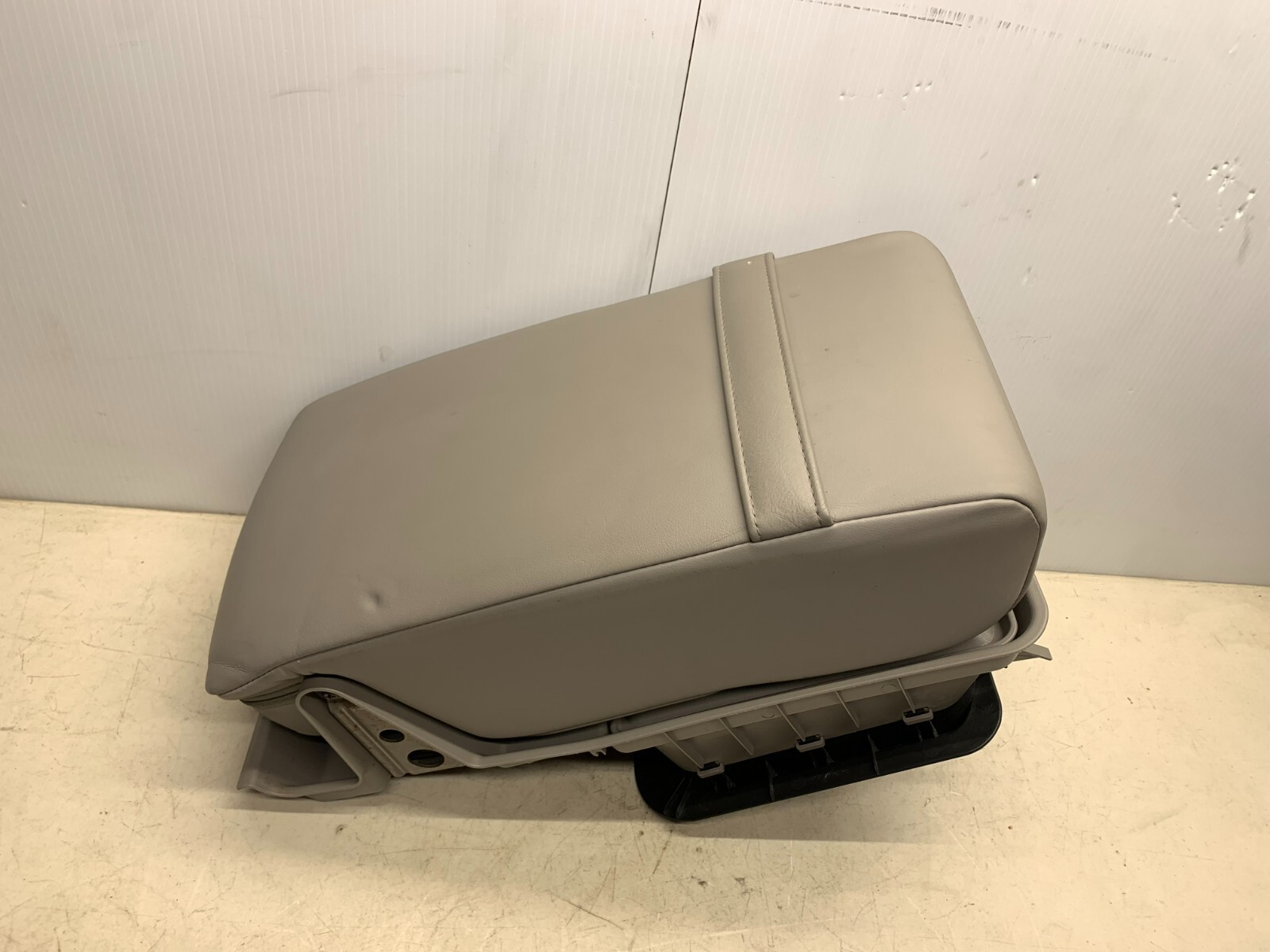 2002-2004 LEXUS ES300 ES330 REAR SEAT CENTER ARM REST CUP HOLDER GRAY ...