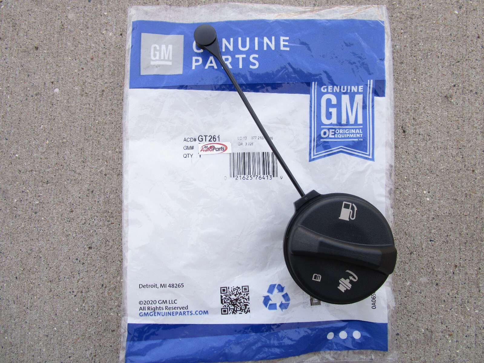 01 - 02 PONTIAC FIREBIRD TRANS AM FUEL GAS TANK FILLER CAP WITH TETHER ...