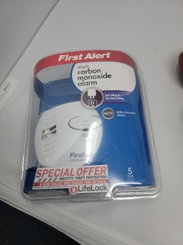First Alert Plug-in Carbon Monoxide Alarm CO600 NIB | eBay