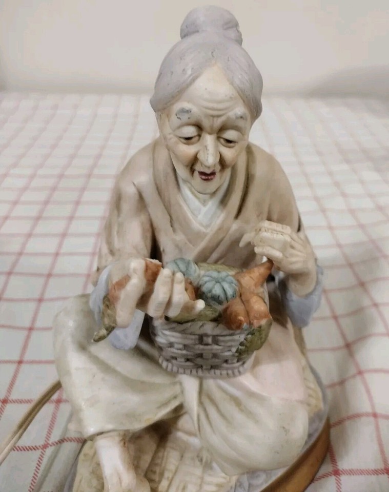 Vtg Old Woman Sitting w Basket Of Veggies Carrot In Hand Table TV Lamp ...