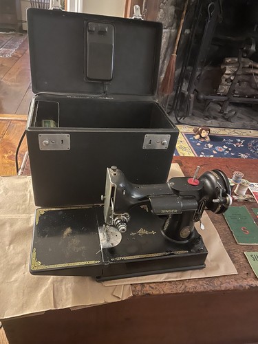 Singer Featherweight 221-1 Sewing Machine | eBay