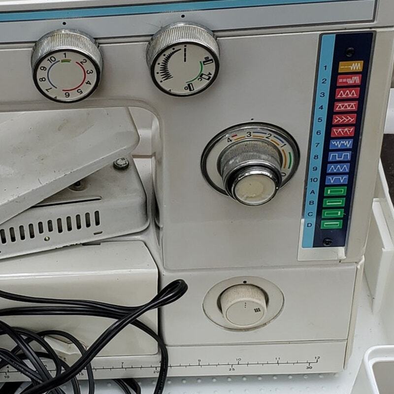 Necchi Model 537 FA Sewing Machine 1991 Manual, case and foot control ...