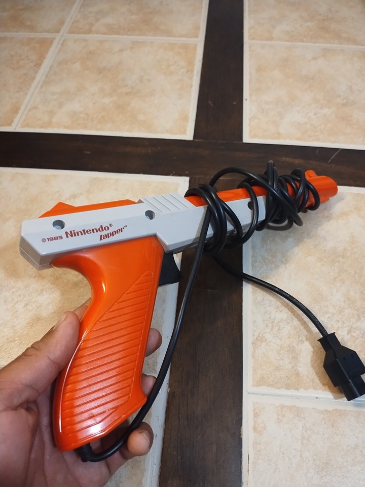 Vintage 1985 Nintendo NES Zapper Duck Hunt Gun Authentic NES-005 OEM ...