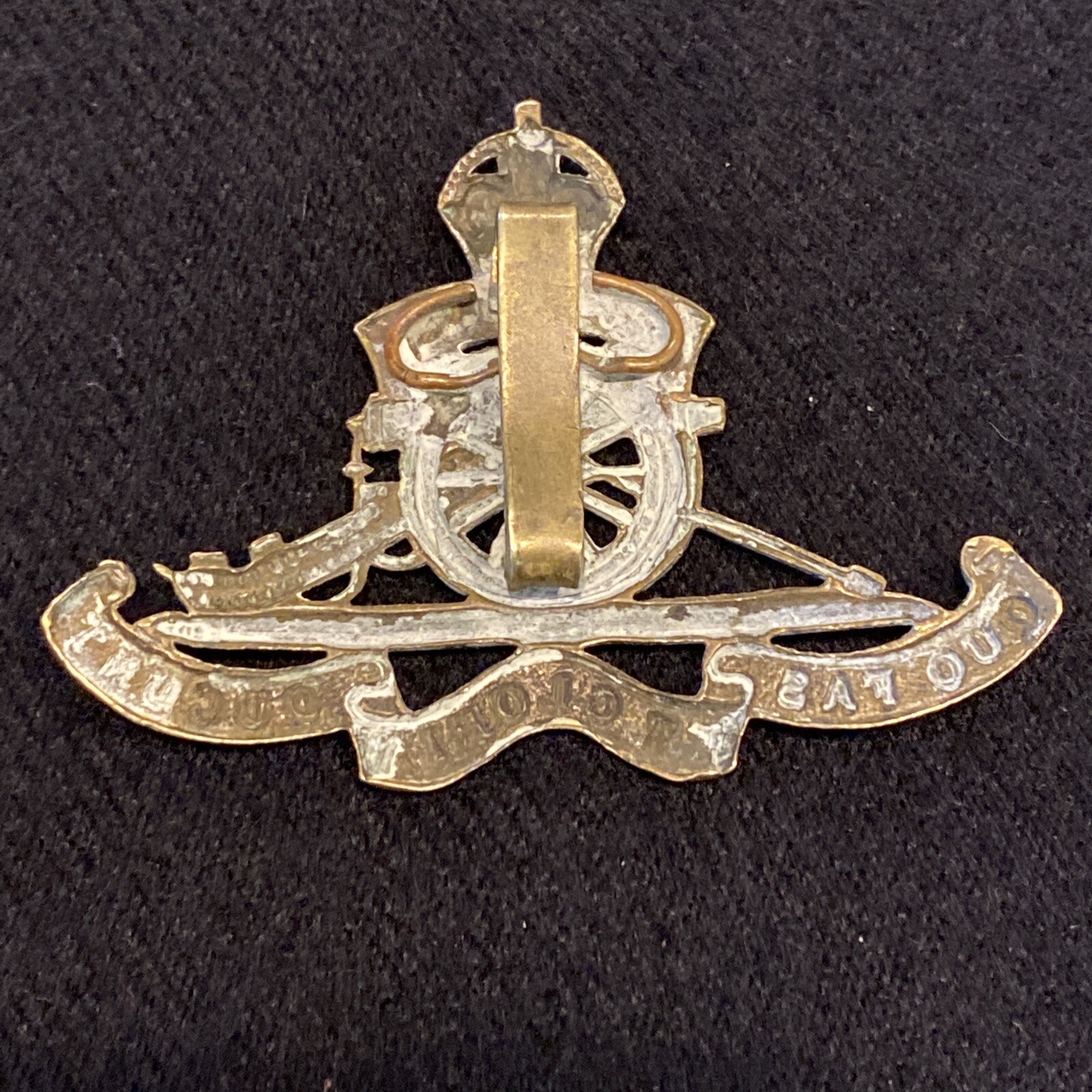 Vintage Canadian MILITARY CAP BADGE “UBIQUE QUO FAS ET GLORIA DUCUNT ...