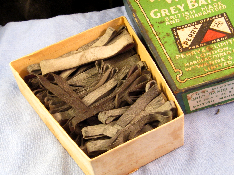 PERRY & CO SHOP ADVERTISING BOX VIDURA GREY ELASTIC RUBBER BANDS ...