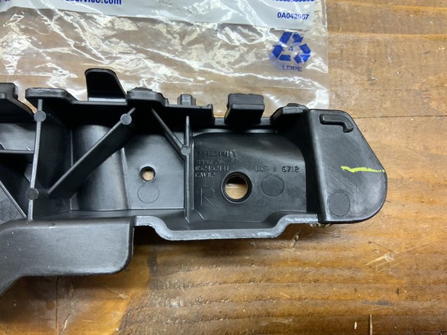 Genuine GM 22986141 OEM Front Fender Side Retainer 2013-2016 Chevrolet ...