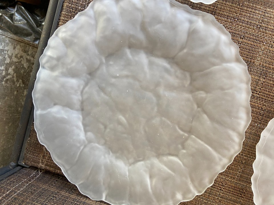 4 Morgantown Crinkle Glass 7 3/4" Plates Frosted White/Ice Manganese ...