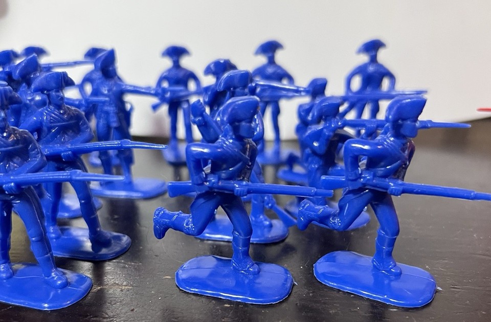 Lot of 35 Revolutionary War Blue Red Army Men Armies in Plastic 2005 ...